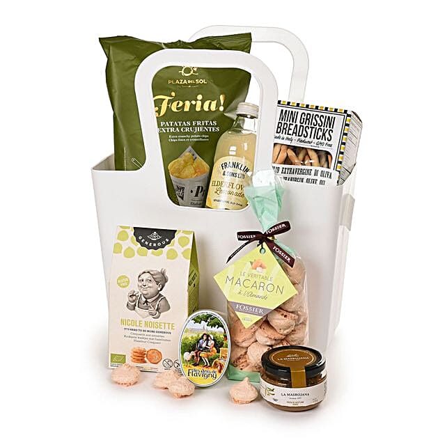 Springtime Munchies Hamper belgium | Gift Springtime Munchies Hamper- FNP
