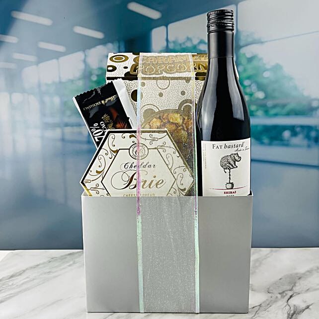 Red Wine & Cheese Excellence Hamper canada | Gift Red Wine & Cheese ...