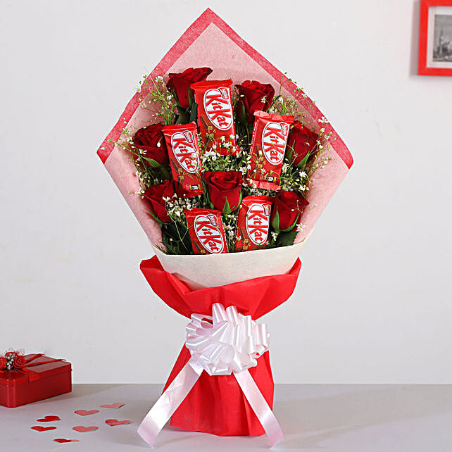 Red Roses Bunch With Nestle Kitkat Chocolates canada | Gift Red Roses ...