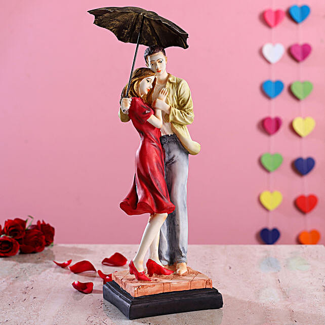 Romantic Love Couple Under Umbrella Figurine jordan | Gift Romantic ...