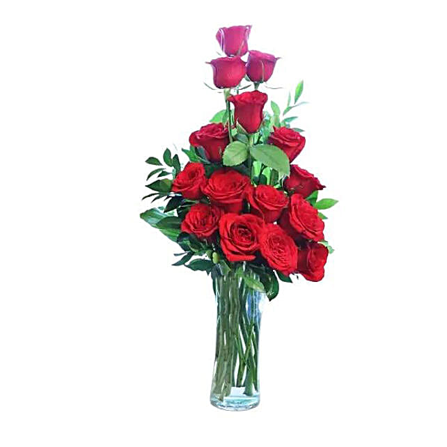 Spectacular Red Rose Vase Arrangement kuwait | Gift Spectacular Red ...