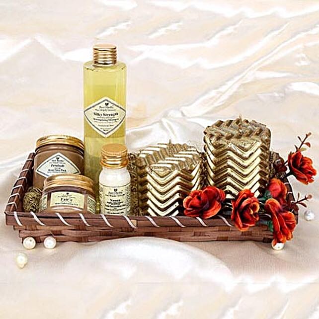 Buy/Send Exclusive Beauty Hamper Online- FNP