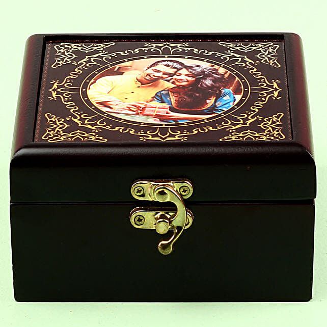 Buy/Send Nestle Kit Kat In Personalised Box Online- FNP