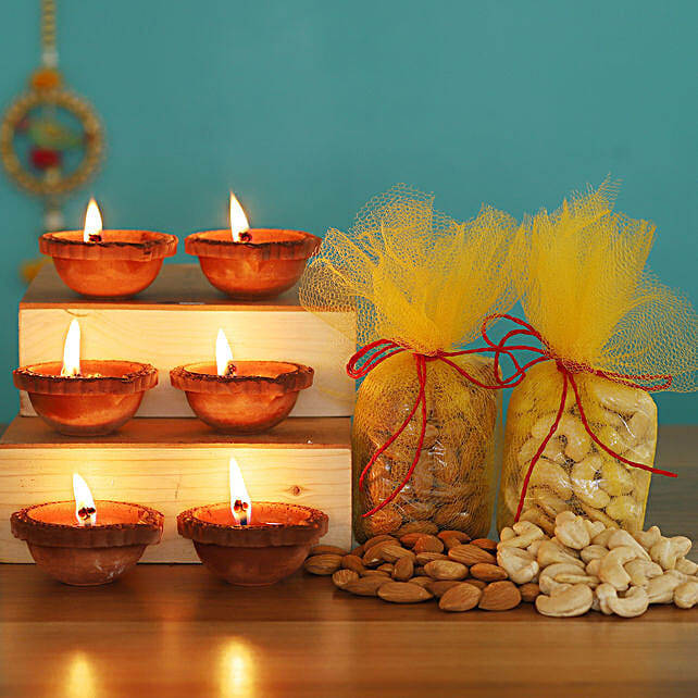 Buy/Send Almond Cashew Potlis With 6 Clay Diyas Online- FNP