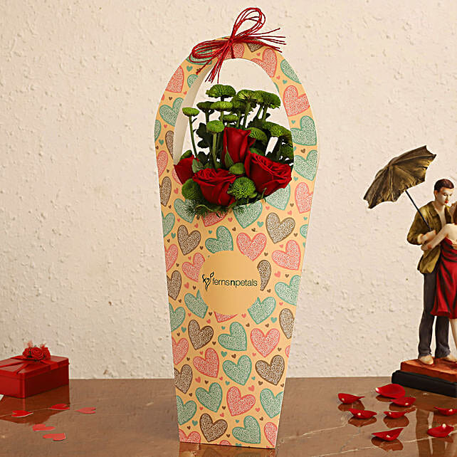 Buy/Send Red Roses & Green Daisies In FNP Heart Sleeve Online- FNP