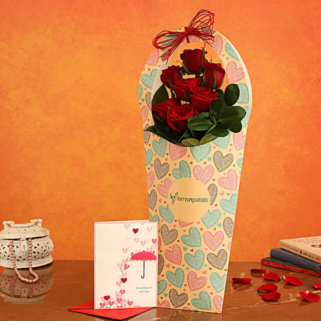 Buy/Send Red Roses In FNP Heart Sleeve and Love Umbrella Card Online- FNP