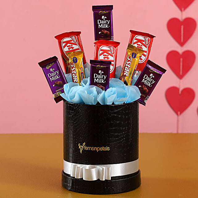 Buy/Send Assorted Chocolates In FNP Signature Box Online- FNP