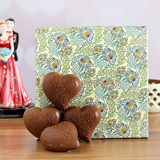 Buy/Send Valentine Hearts Chocolate Boxes Online- FNP