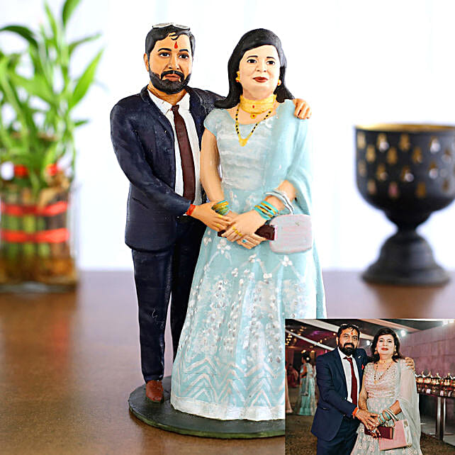 Buy/Send Customised 3d miniature Couple Online- FNP