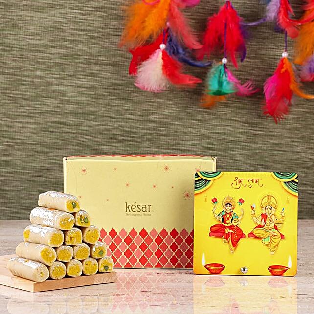 Buy/Send kaju kesar roll 400 gm with printed table top Online- FNP