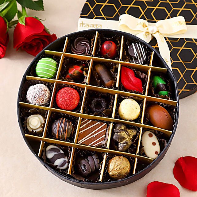 Buy/Send Celebration Round Chococlate Box Online- FNP