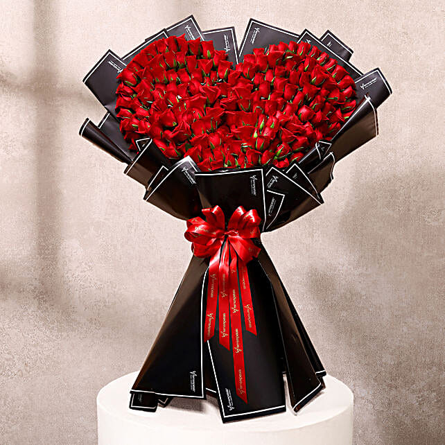 Buy/Send Romantic 200 Roses Beautifully Tied Bouquet Online- FNP