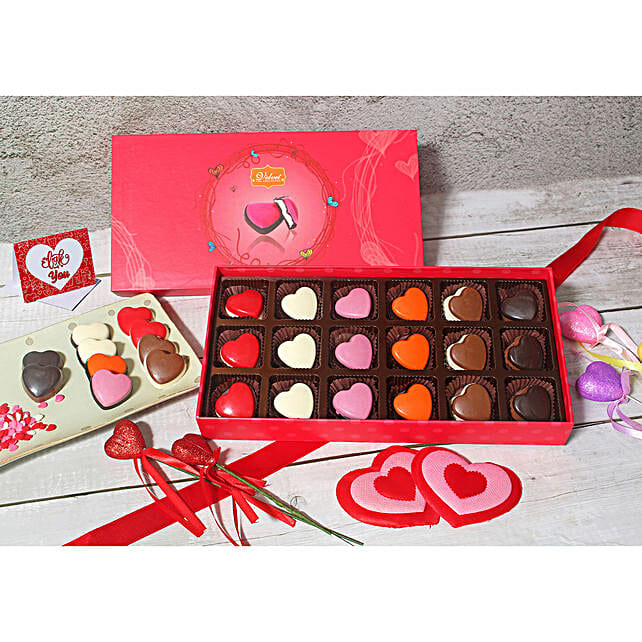 Buy/Send Love Hearts Choco Box Online- FNP