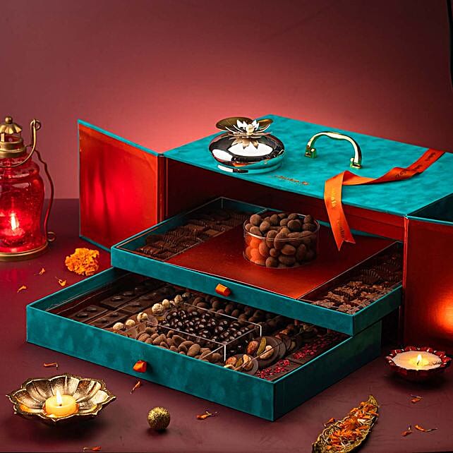 Buy/Send Chokola Grandeur Luxury Chocolate Hamper Online- FNP