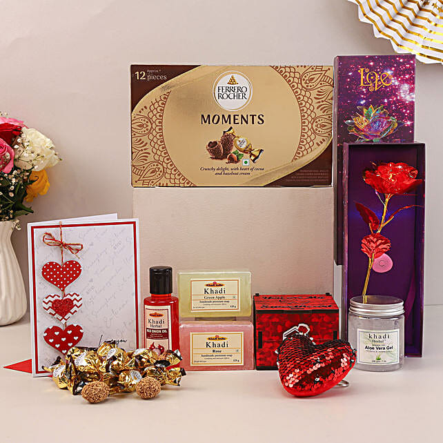 Buy/Send Hug Day Special Herbal Hamper Online- FNP