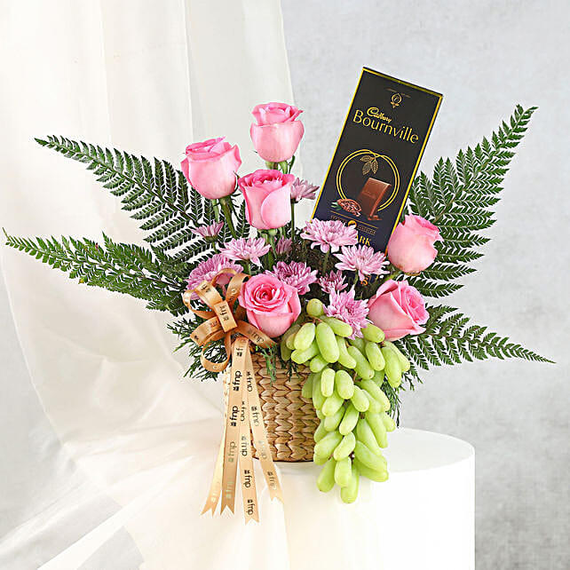 Buy/Send Bloom Delight with a Sweet Bite Online- FNP