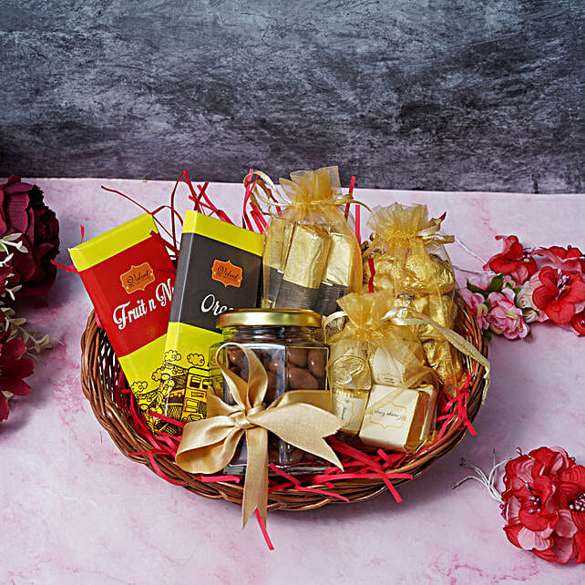 Buy/Send Sweetness Blast Gift Hamper Online- FNP