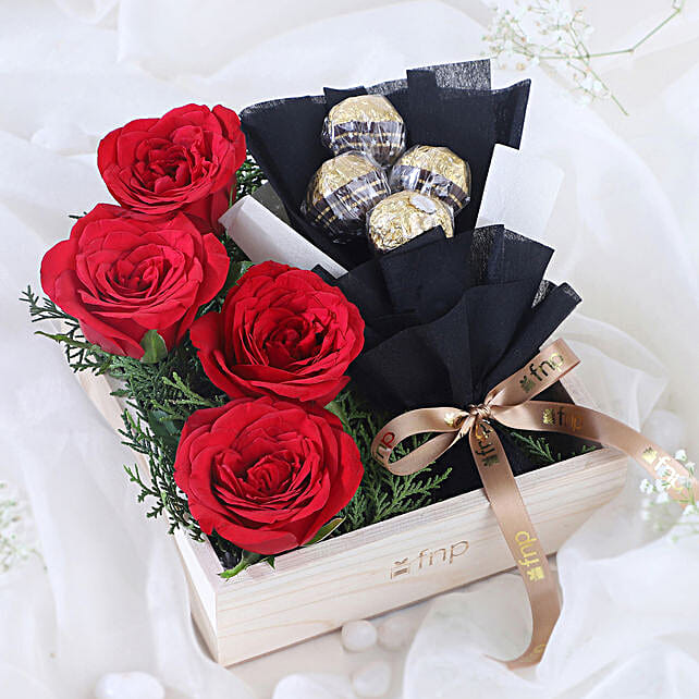 Buy/Send Rose & Chocolate Delights Online- FNP