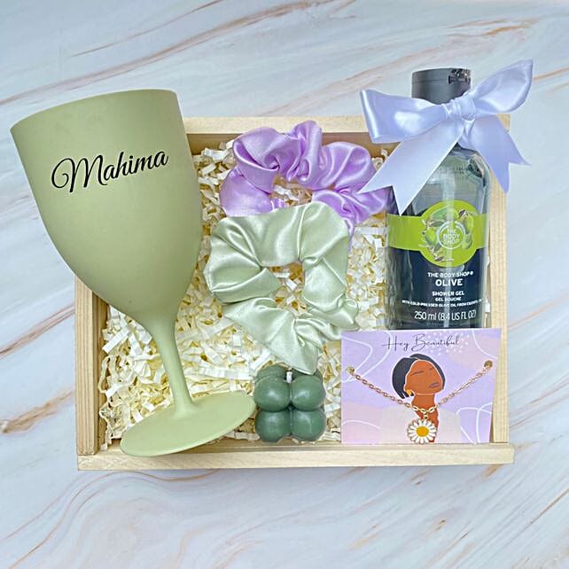 Buy/Send Memorable Gift Hamper For Your Best Friend Online- FNP