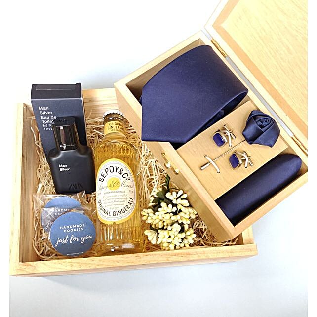 Buy/Send Thoughtfully Curated Gift Hamper For Men Online- FNP