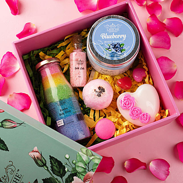 Buy/Send Fall In Love Gift Box Online- FNP