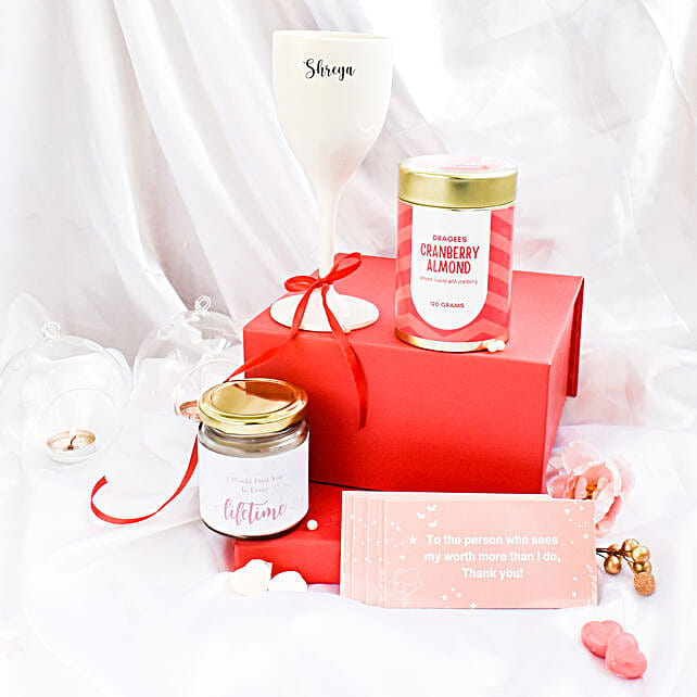 Buy/Send Personalised Romantic Package Online- FNP