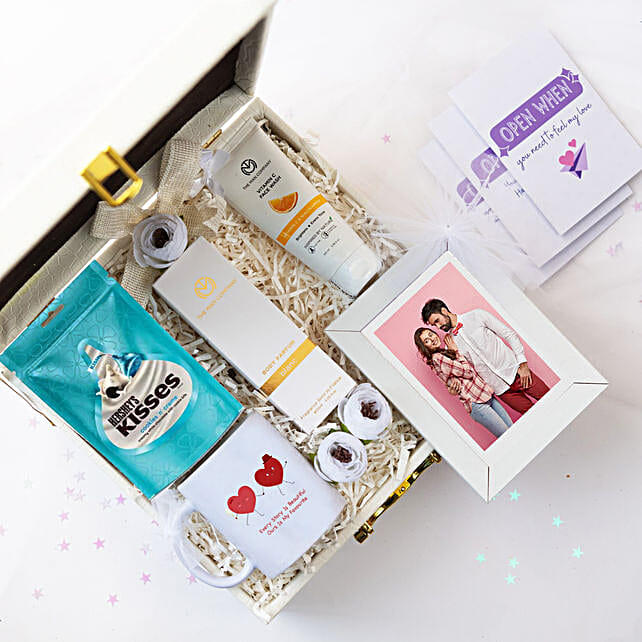 Buy/Send Personalised Kisses Gift Box Online- FNP