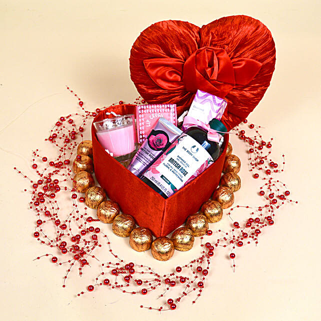 Buy/Send Heart Full of Goodies Gift Box Online- FNP