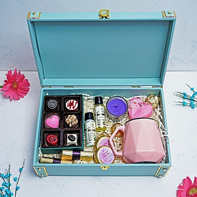 Buy/Send Women's Day Chocolate Collection Online- FNP