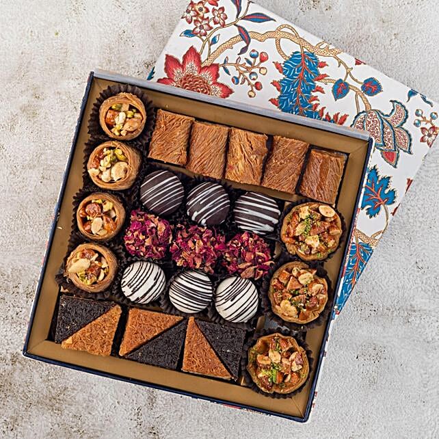 Buy/Send Turkish Sweets Regalia Gift Box Online- FNP