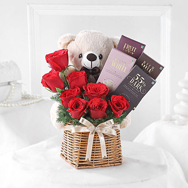 Buy Send Sweet Scented Valentine S Gift Hamper Online Fnp