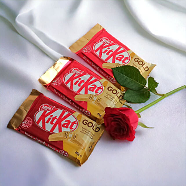 Kitkat Gold & Premium Rose Valentine Combo nepal | Gift Kitkat Gold ...