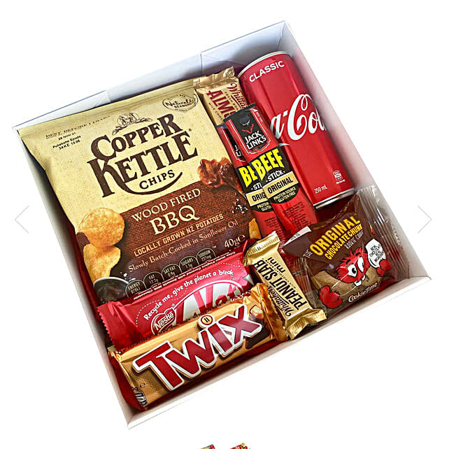Snack Lover's Delight new-zealand | Gift Snack Lover's Delight- FNP