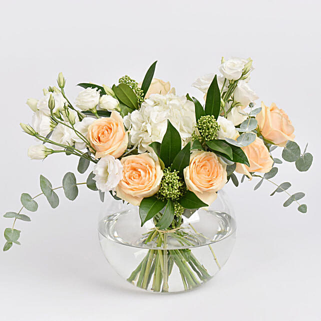 Roses and Hydrangea Flowers Table Centerpiece qatar | Gift Roses and ...