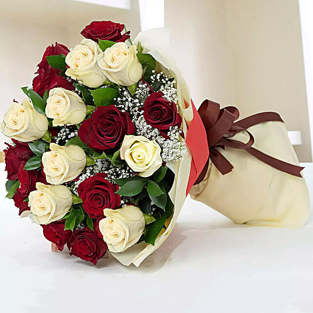 Beauty Of Red N White Twenty Roses saudi-arabia | Gift Beauty Of Red N ...