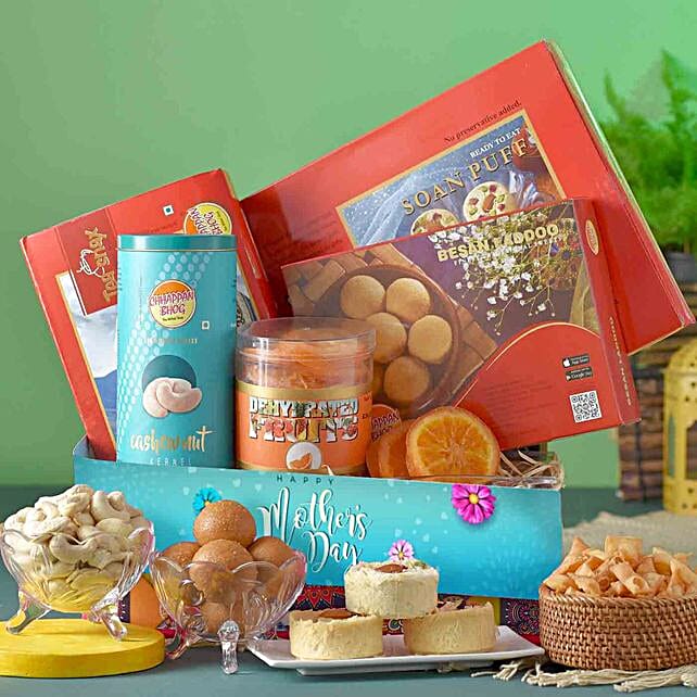 Jumbo Snack And Sweet Tray saudi-arabia | Gift Jumbo Snack And Sweet ...