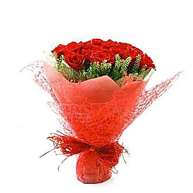 18 ruby red roses singapore | Gift 18 ruby red roses- FNP