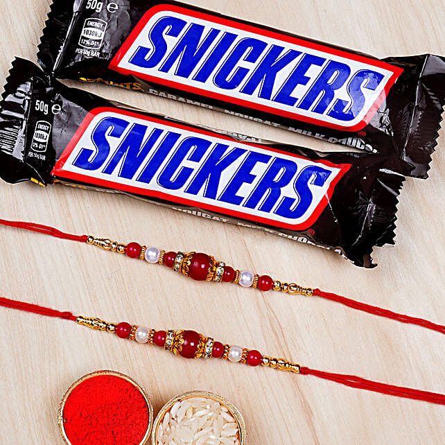 Pearl Rakhi Set With Snickers Chocolates singapore | Gift Pearl Rakhi ...