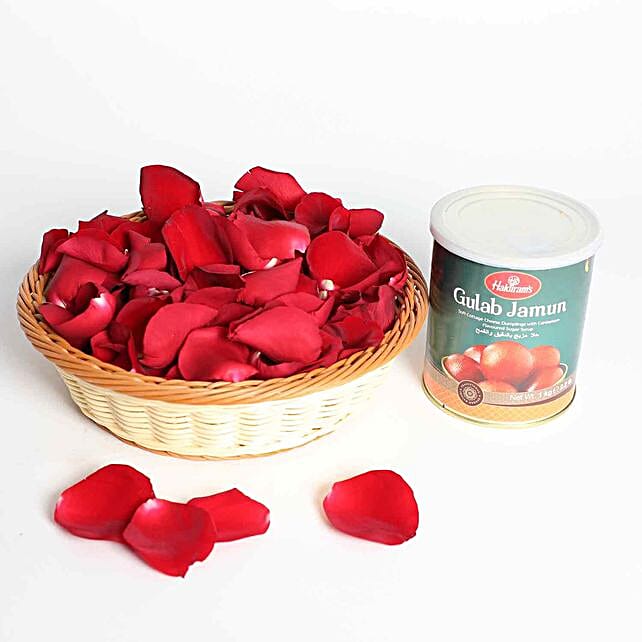 Rose Petals Basket and Sweets singapore | Gift Rose Petals Basket and ...