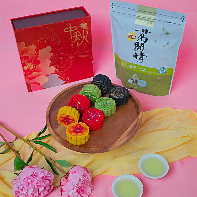 Assorted Mooncakes N Lipton Tea Pack singapore | Gift Assorted ...