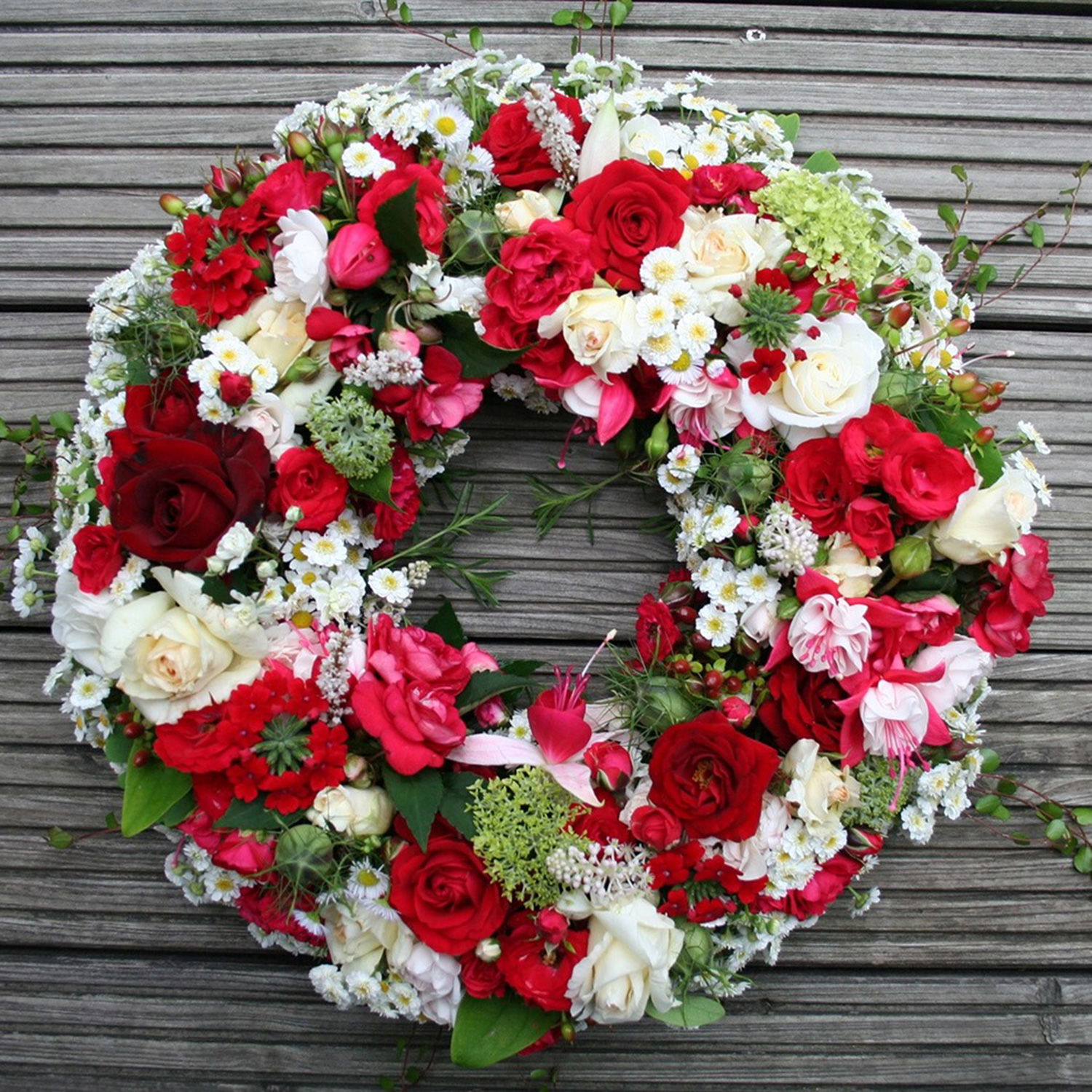 Wreath Of Love switzerland | Gift Wreath Of Love - Ferns N Petals