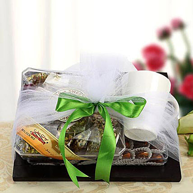 Classic Dates Hamper uae | Gift Classic Dates Hamper- FNP