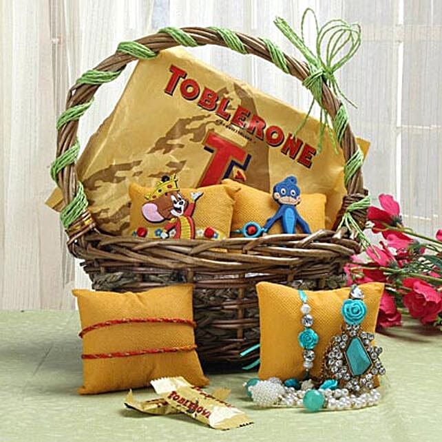 Sweet Combo Surprise uae | Gift Sweet Combo Surprise- FNP