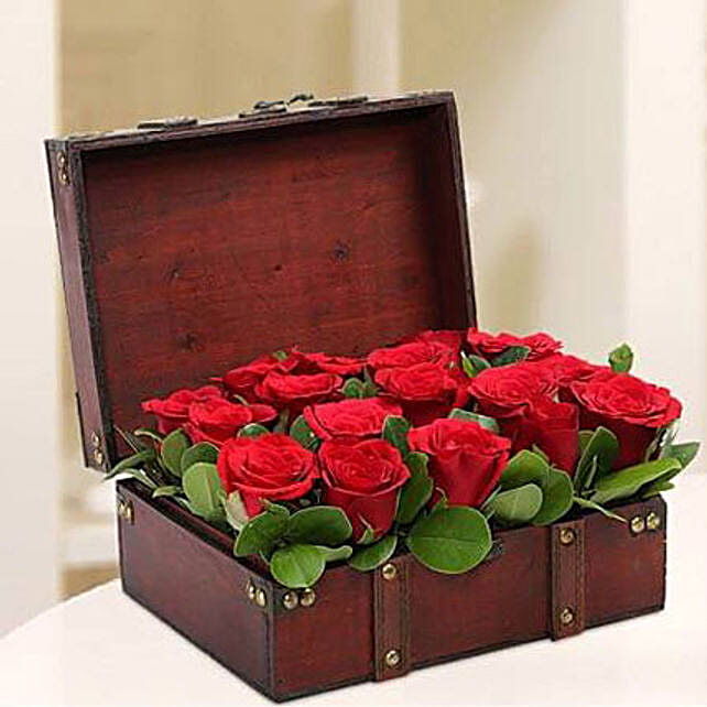 Red Roses Arrangement in Box uae | Gift Red Roses Arrangement in Box- FNP