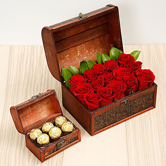 Elegant Box Of 15 Red Roses and Chocolates uae | Gift Elegant Box Of 15 ...