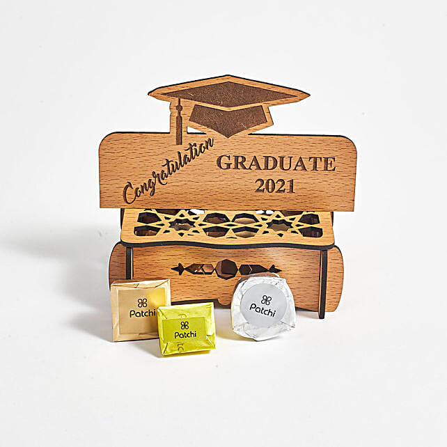 Congrats Graduate Chocolates in wooden Box uae | Gift Congrats Graduate ...
