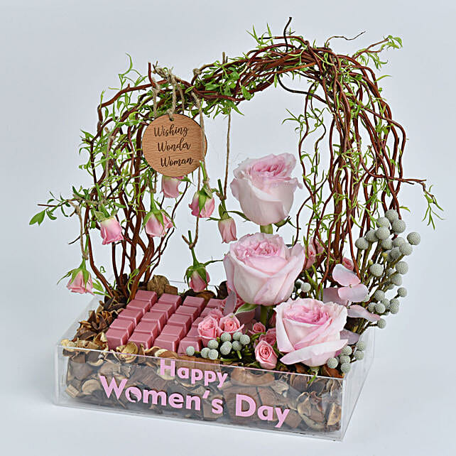 Womens Day Chocolates and Flowers Tray uae | Gift Womens Day Chocolates ...