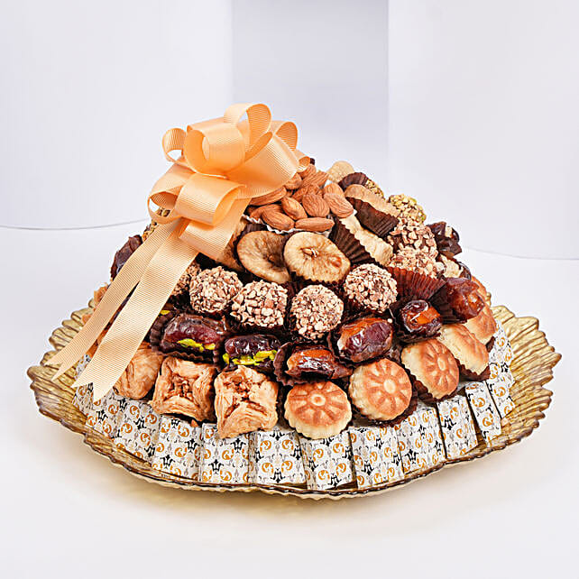 Platter of Chocolates and Dates uae | Gift Platter of Chocolates and ...