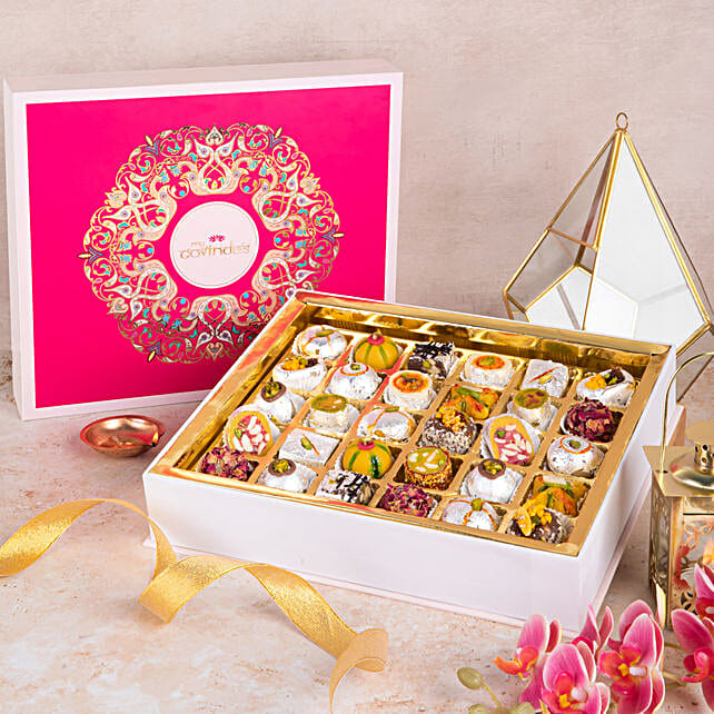 Premium Sweet Box uae | Gift Premium Sweet Box- FNP
