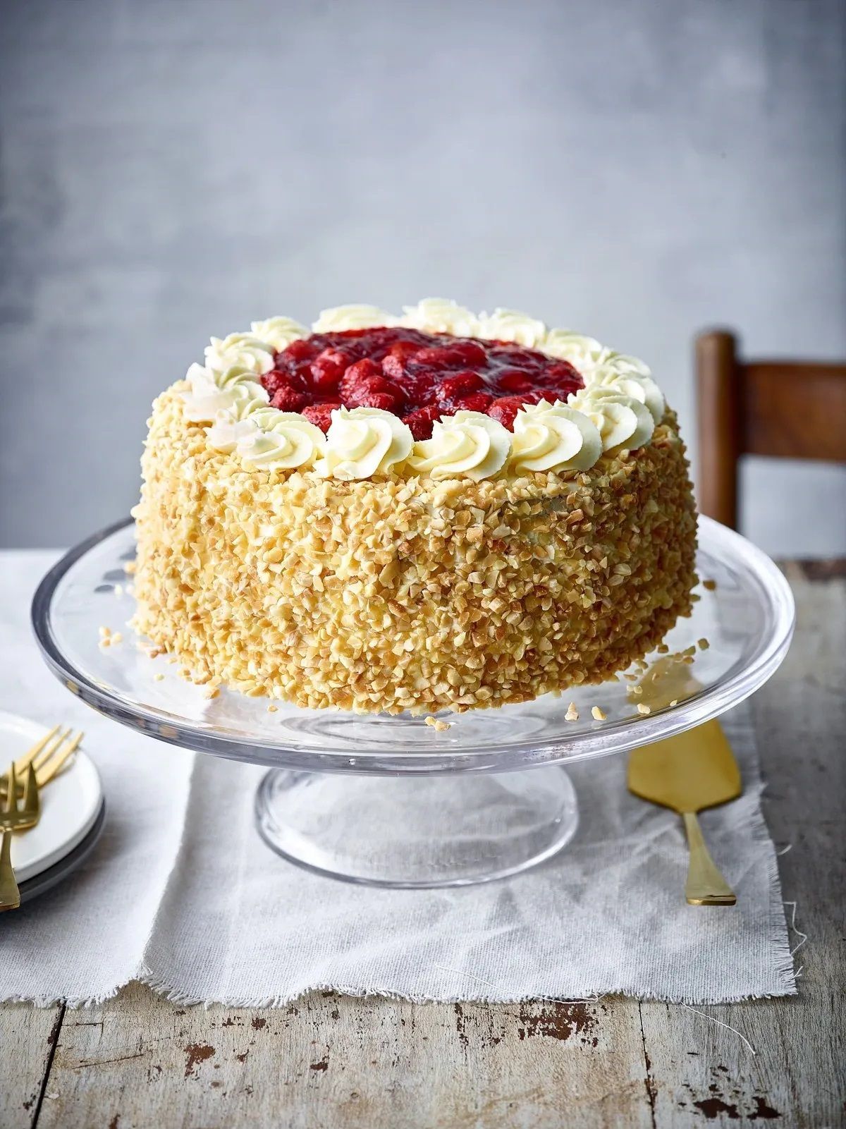 Classic Strawberry Gateau uk | Gift Classic Strawberry Gateau - Ferns N ...
